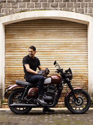 Jawa 42 Price, Colors, Mileage, Top speed & Features | Jawa Yezdi ...